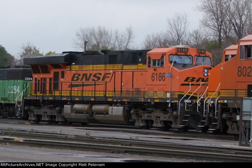 BNSF 6186